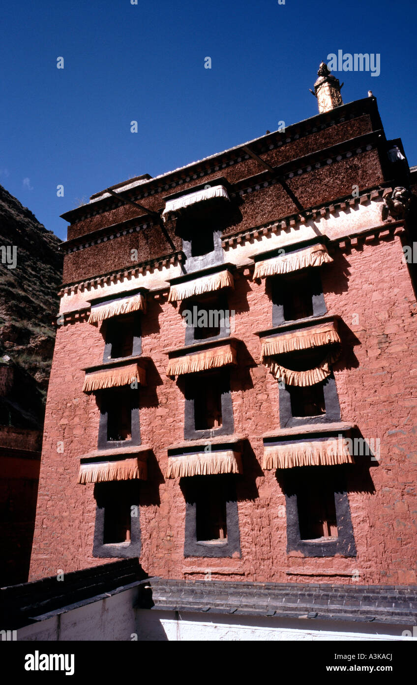Buddhist monastery living quarters hi-res stock photography and images ...
