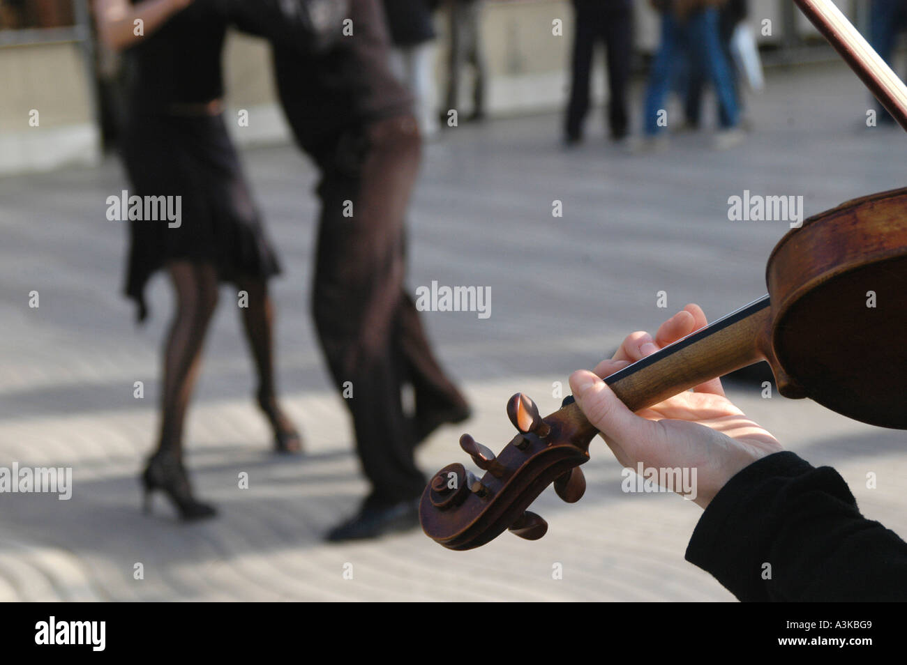 Street performers dancing a tango and violin player in Ramblas of ...