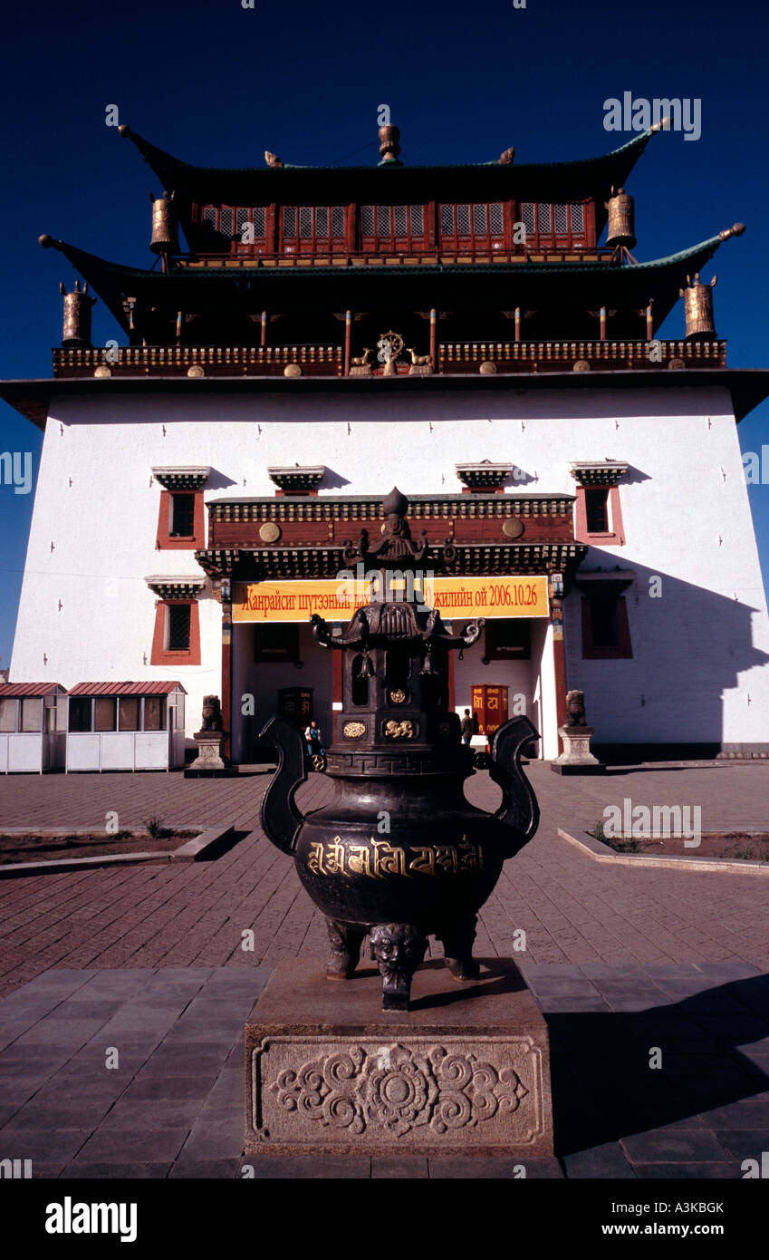 Oct 4, 2006 - Ochidara temple of Gandantegchinlen Khiid (Gandan ...