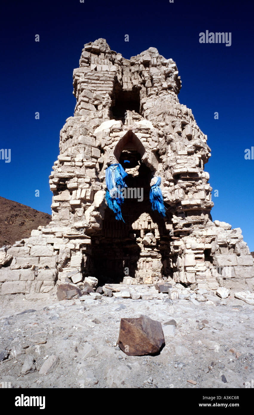 Oct 10, 2006 - Ruins of a temple at Barlim Khiid monastery (Ongiin ...