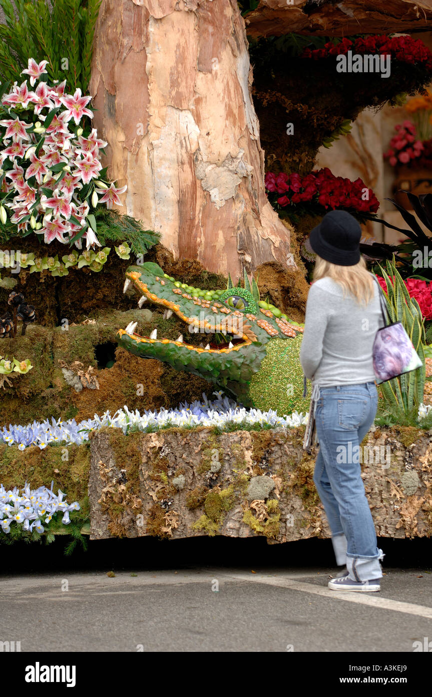 Rose Parade float. Crocodile crafted from textured pineapple skins in ...