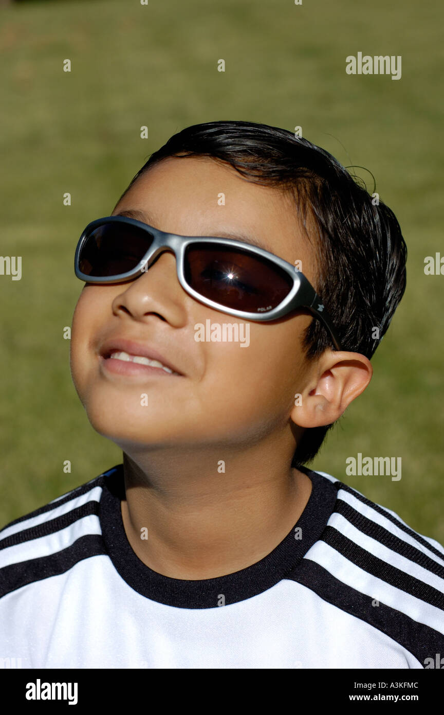 Boy smiling and staring at the sun amazed Stock Photo - Alamy