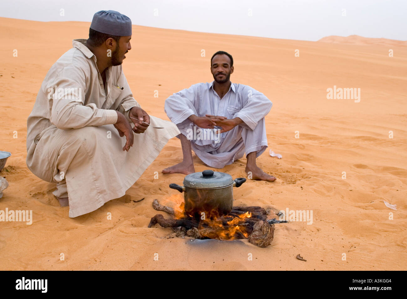 Libyan beduins sitting in the sand cooking their meal, Libya Stock ...