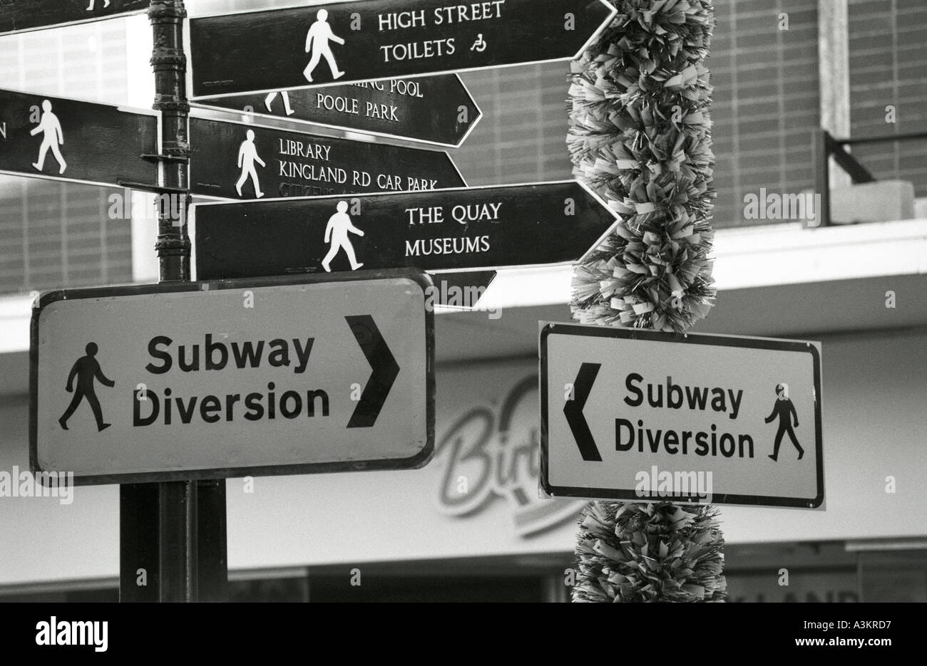 Conflicting direction signs hi-res stock photography and images - Alamy