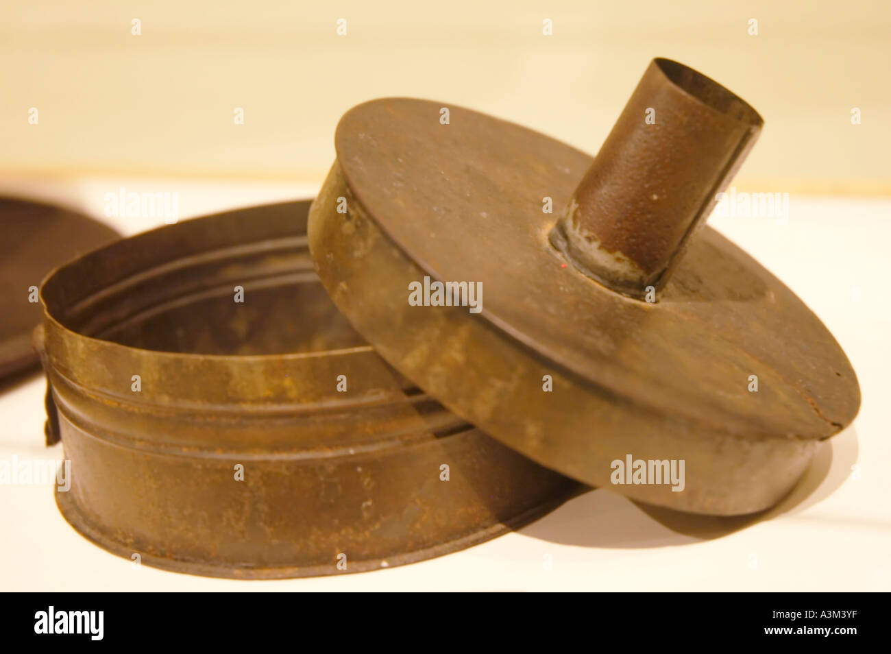 Tinder box hi-res stock photography and images - Alamy