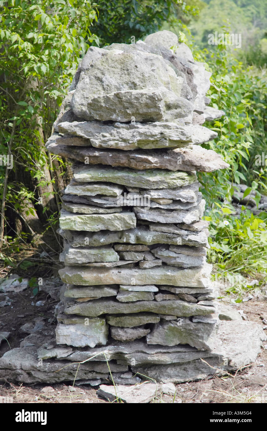 Dry stacked rock fence wall head Stock Photo - Alamy