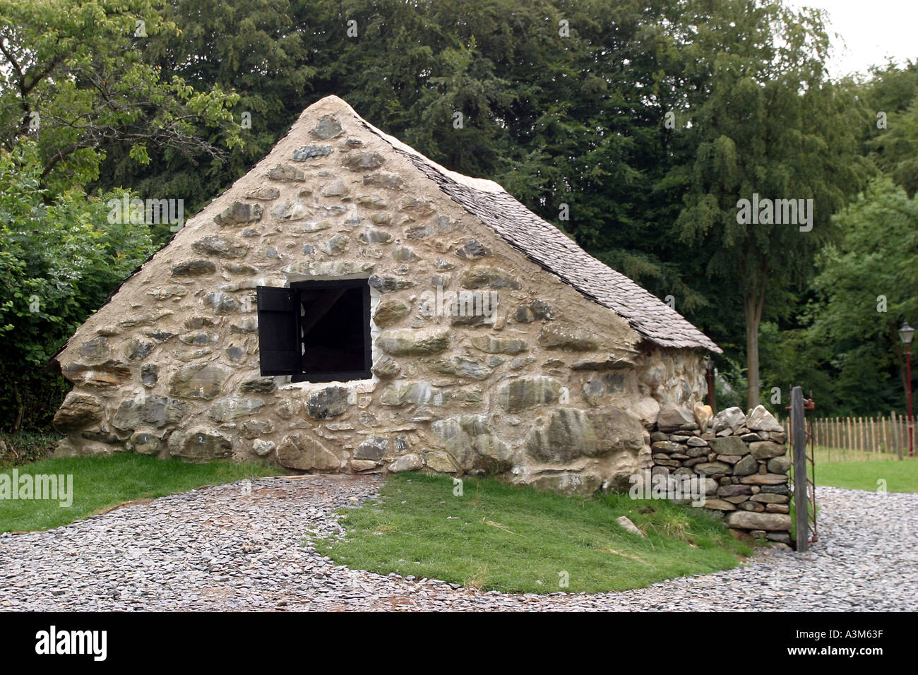 Cae Adda Byre Cow Byre from Waunfawr near Llainfadyn Rhostryfan in ...