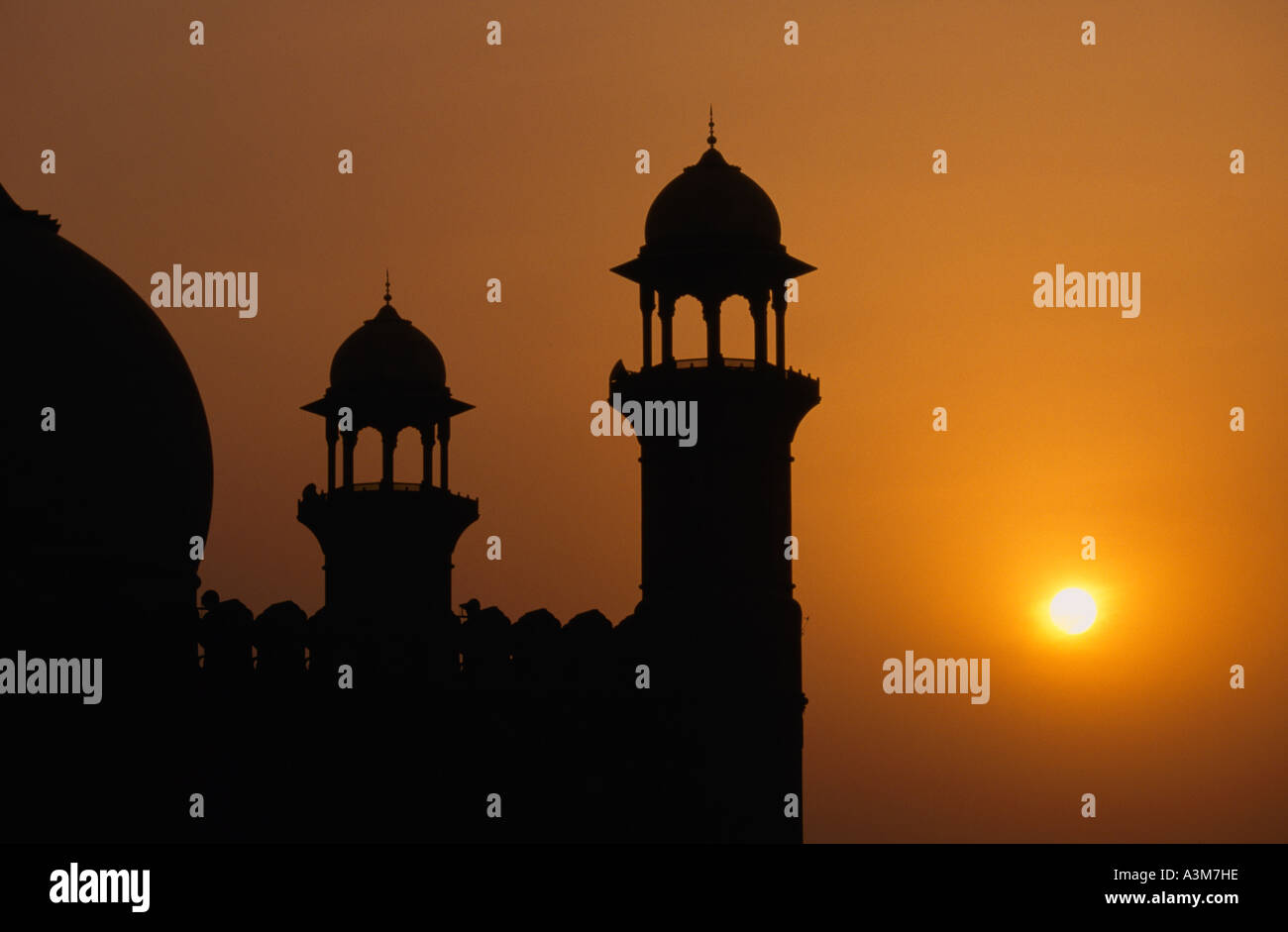 Sunset over the Badshahi Mosque in Lahore, Pakistan. Completed in 1673 ...