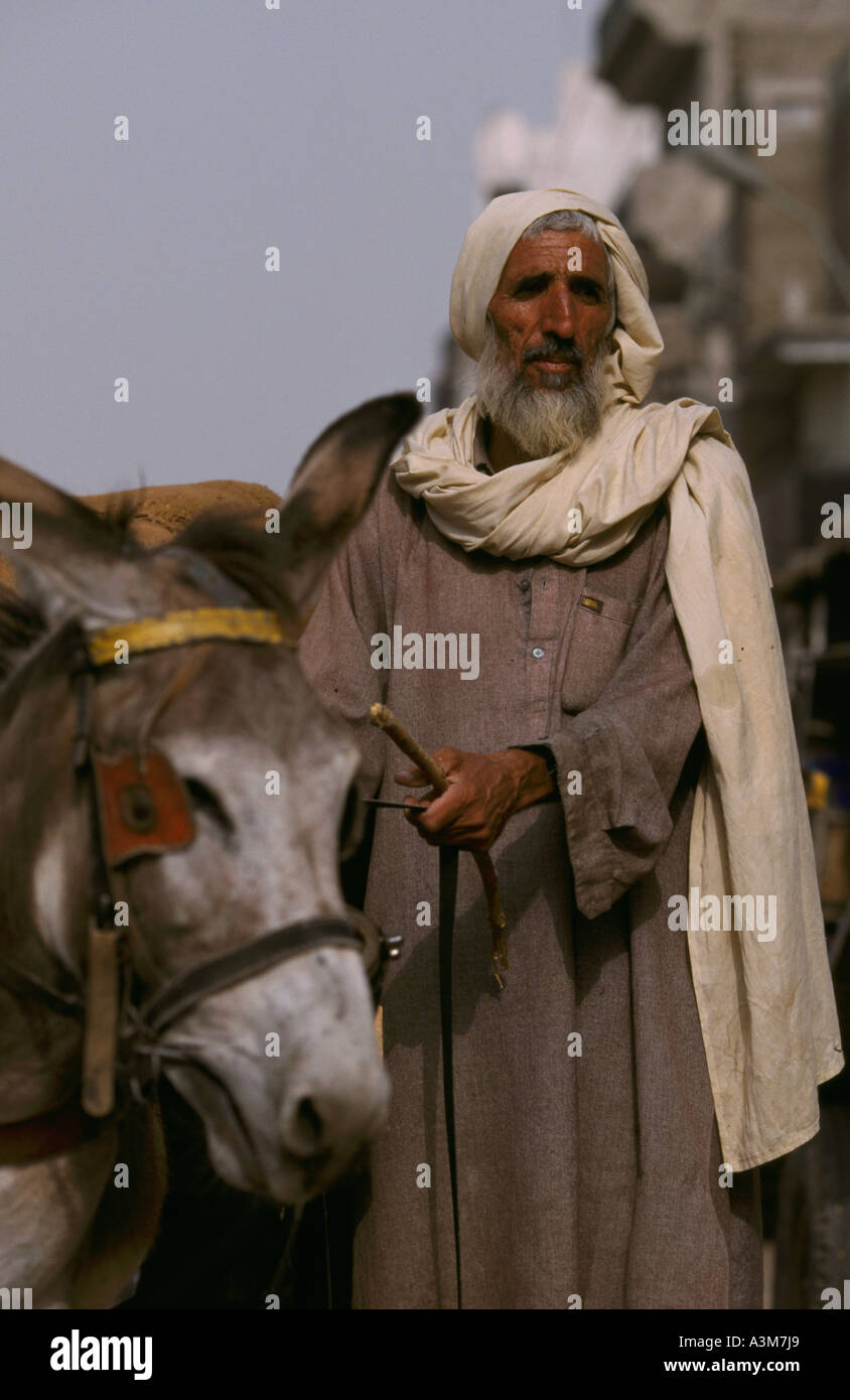 Potrait of a trader in the Saddar Bazaar in Rawalpindi, Pakistan Stock ...