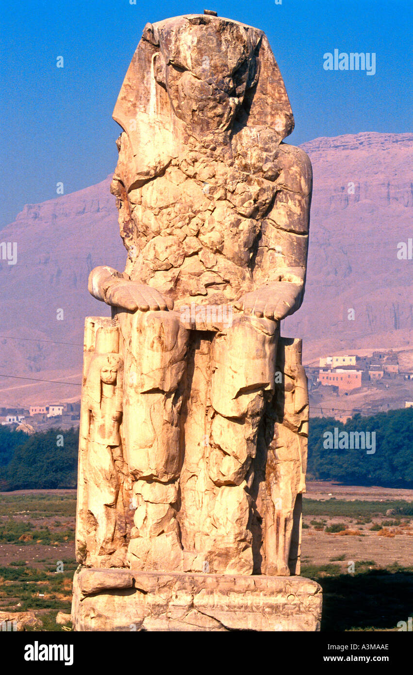 The colossus of memnon hi-res stock photography and images - Alamy
