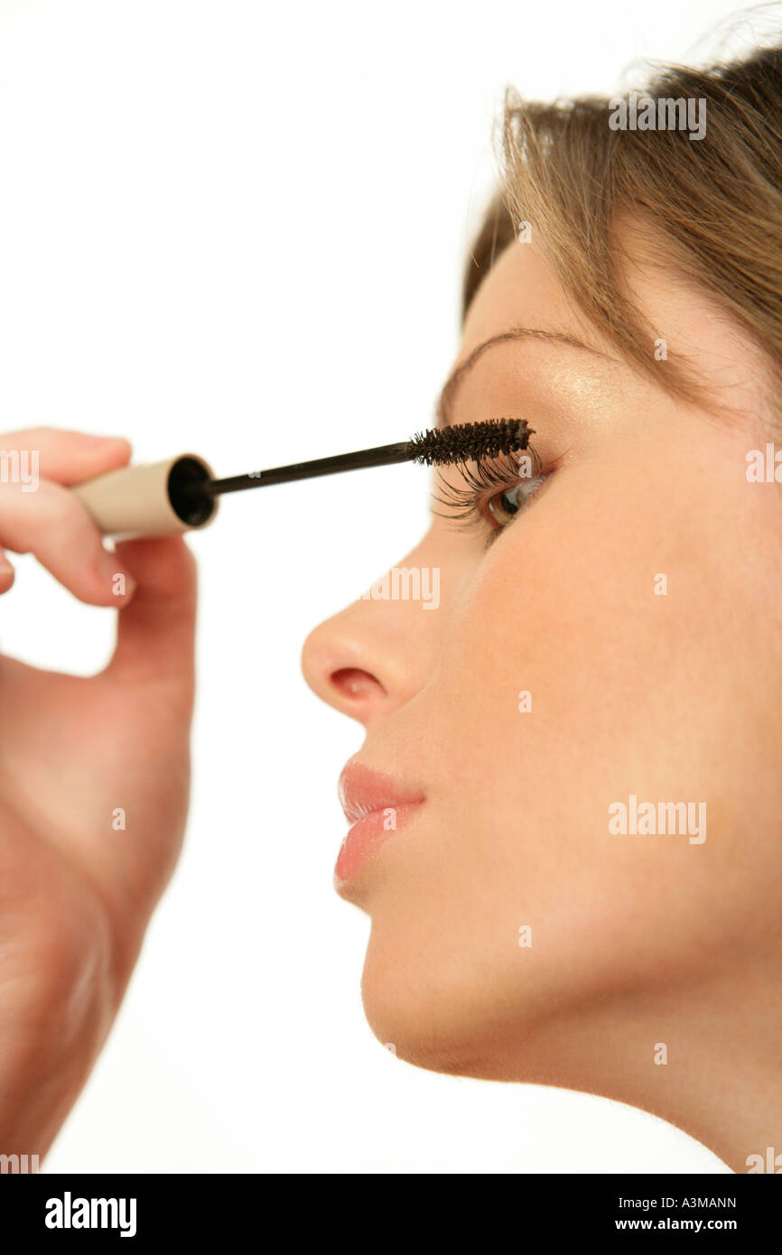 Woman applying mascara Stock Photo - Alamy