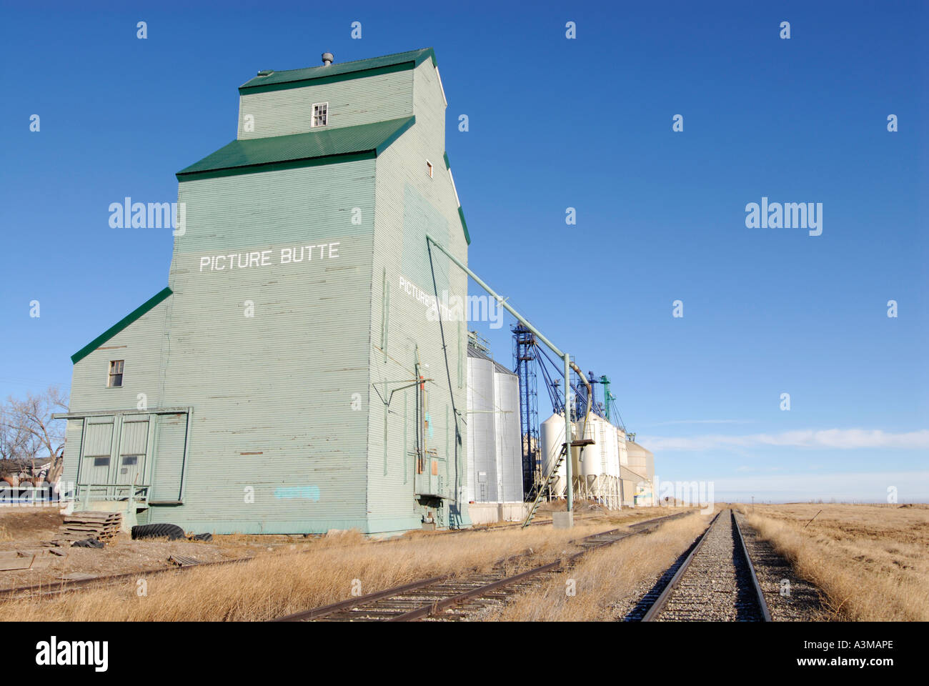 Picture butte grain elevators hi-res stock photography and images - Alamy