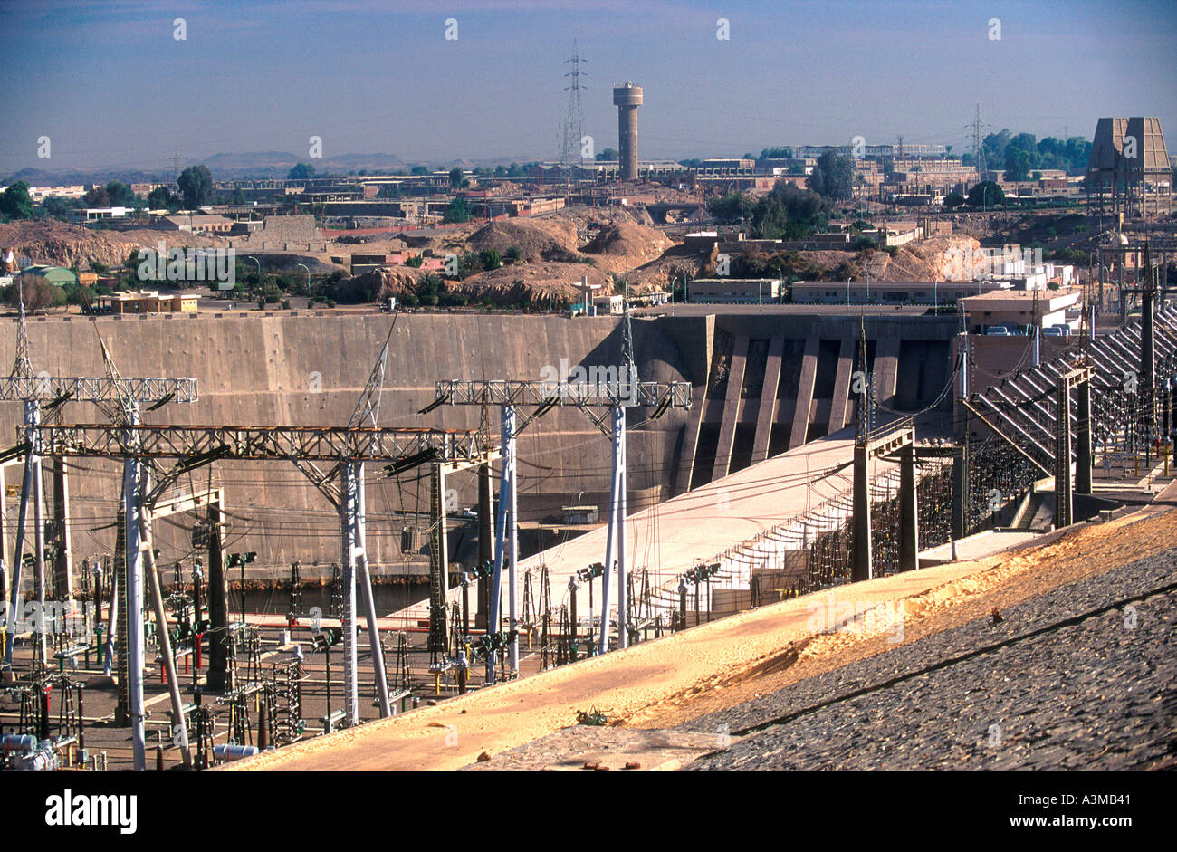 Construction of aswan dam hi-res stock photography and images - Alamy