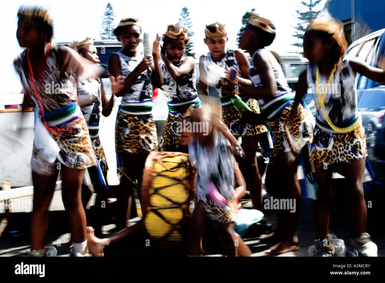 African tribal dances hi-res stock photography and images - Alamy
