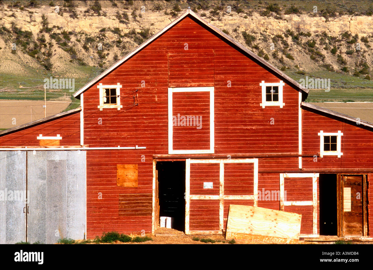 Traditional red plank barn USA Stock Photo - Alamy