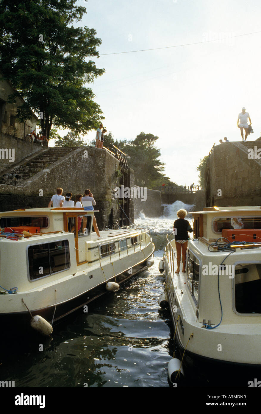 Sluice of trebes at canal du midi hi-res stock photography and images ...
