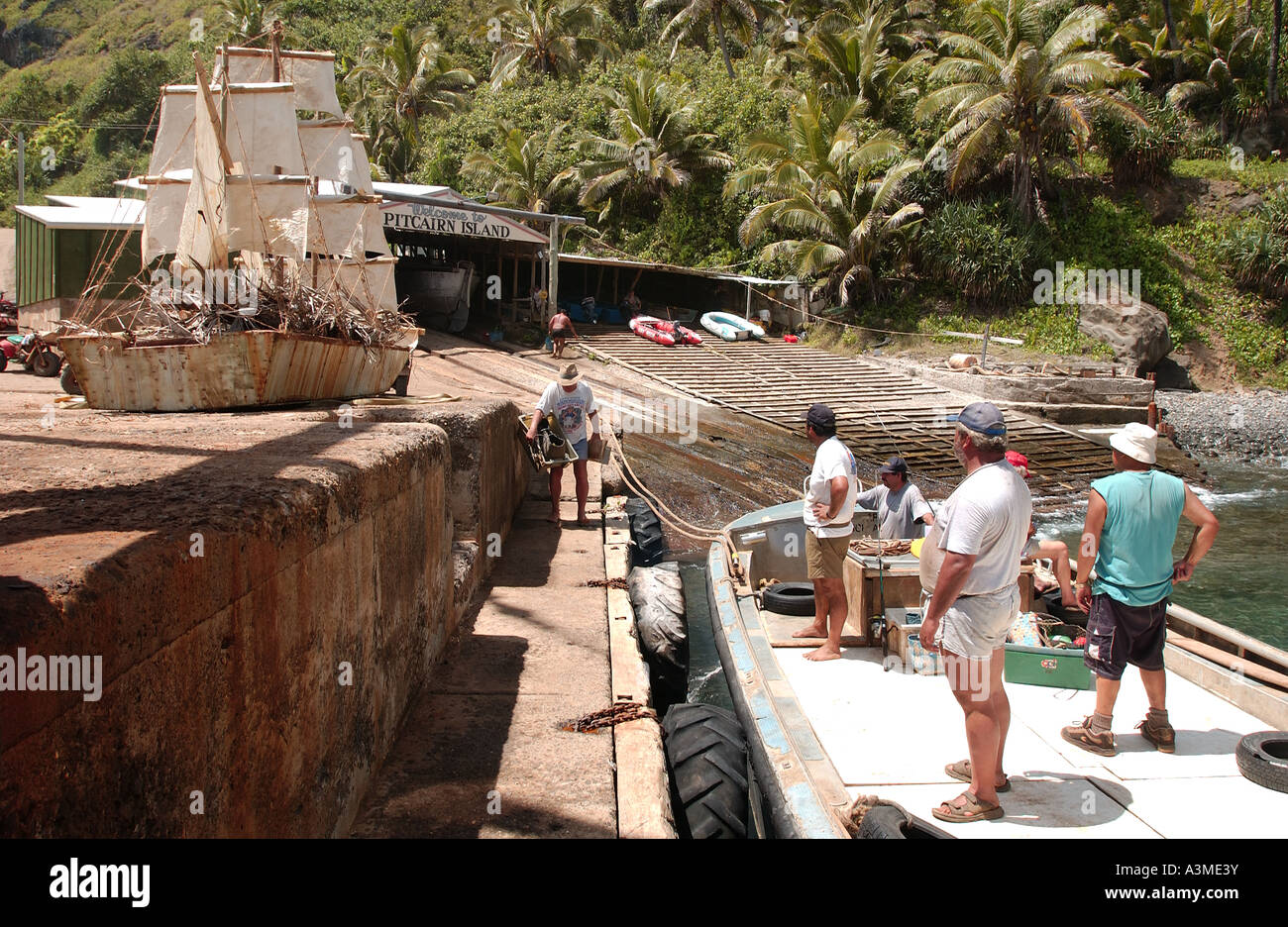 Bounty bay harbour Stock Photo - Alamy