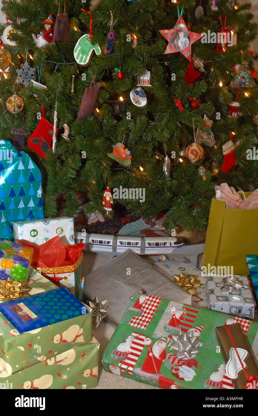 family fun lifestyle Christmas morning day gifts Stock Photo - Alamy