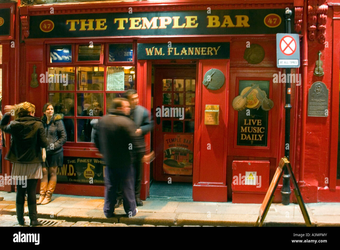 Temple Bar - Dublin by night Stock Photo - Alamy