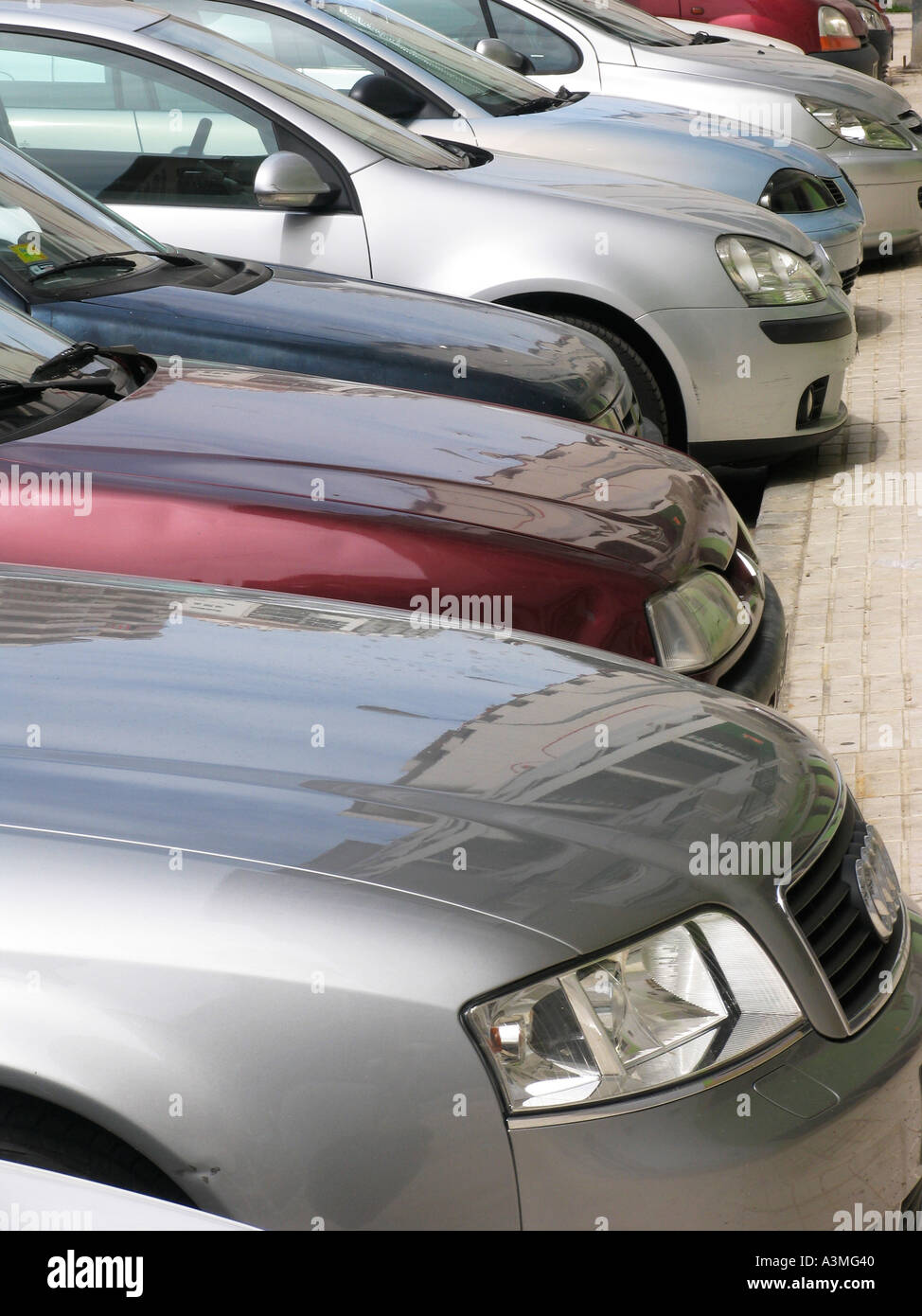 Cars in the street hi-res stock photography and images - Alamy