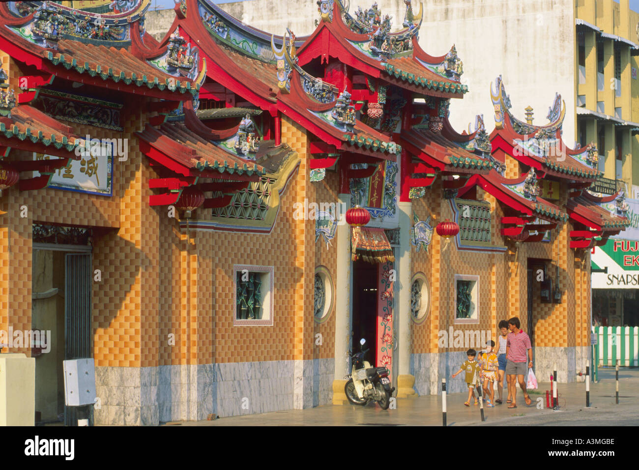 Malaysia Penang chinese temple Stock Photo - Alamy