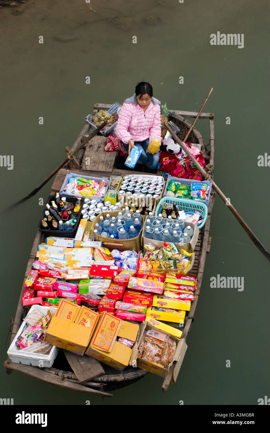 Vietnamese boat vendor on ha long bay hi-res stock photography and ...