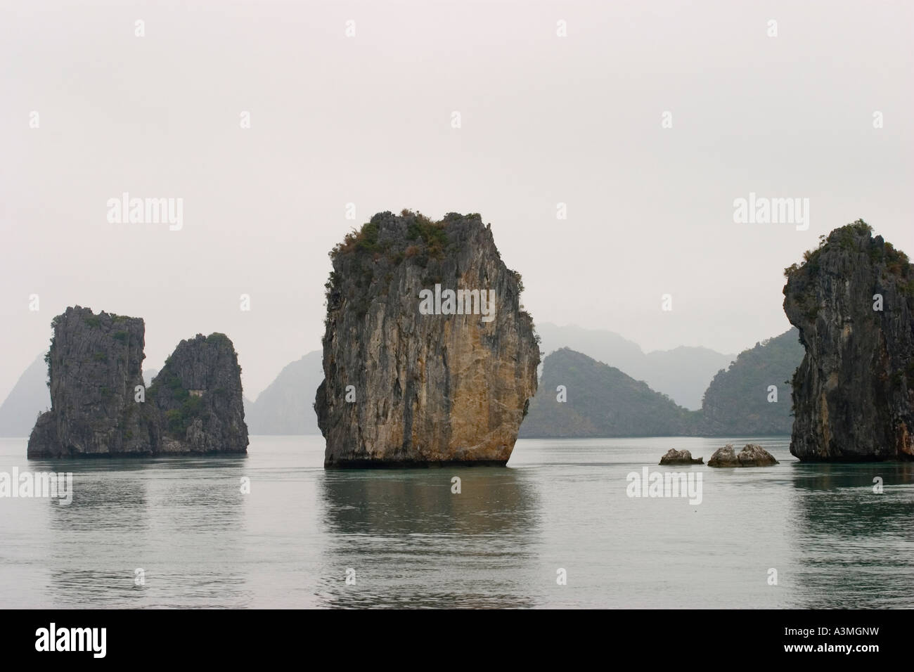 Ha long bay symbol hi-res stock photography and images - Alamy