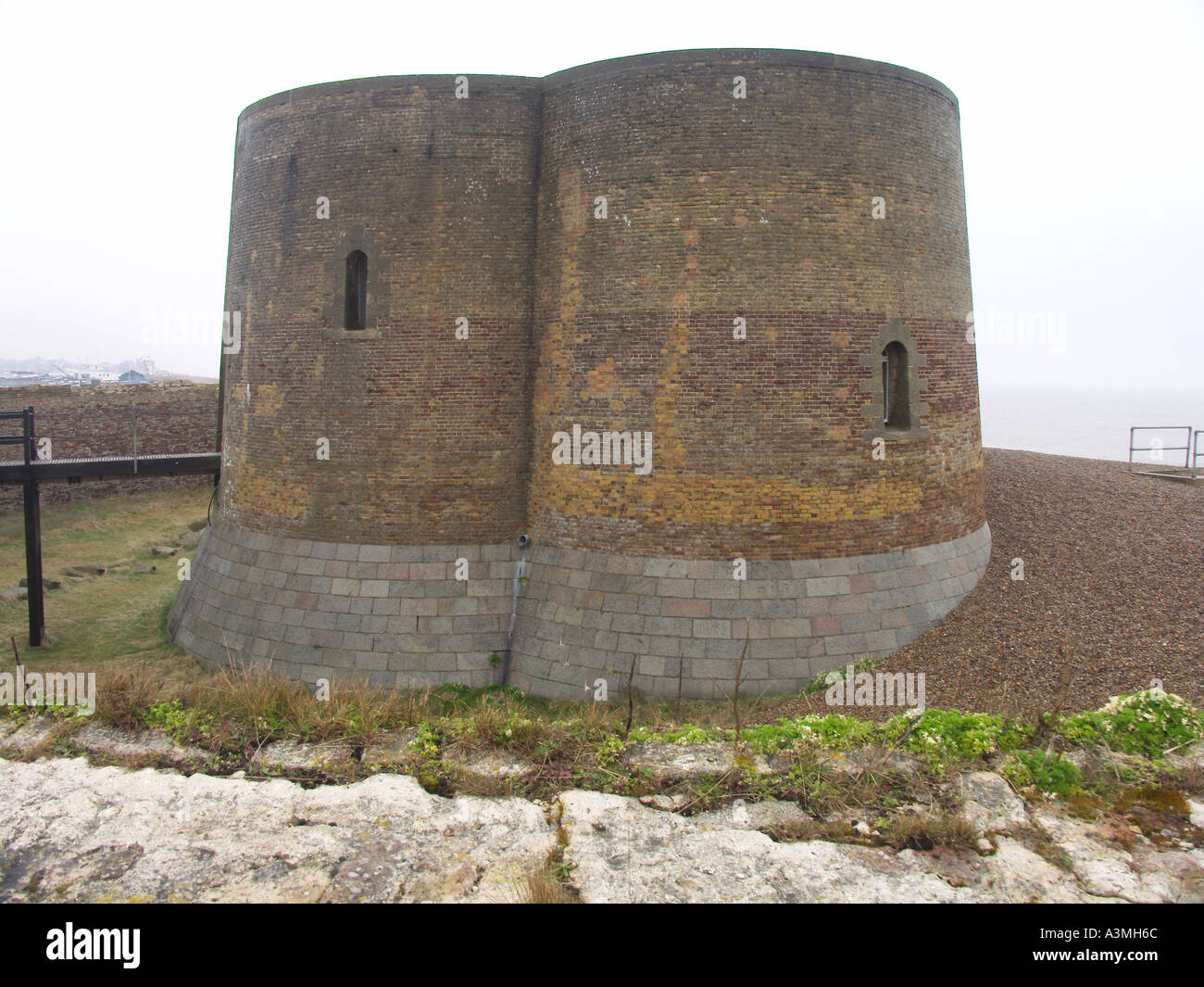 Tower aldeburgh suffolk coast defence hi-res stock photography and ...
