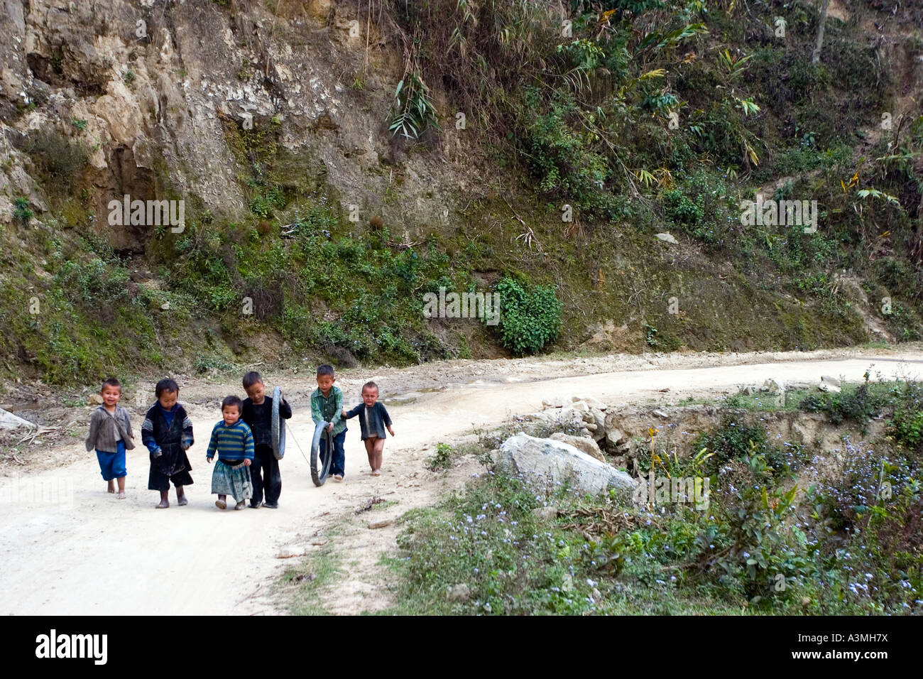 Children on the street in Sapa Area Stock Photo - Alamy