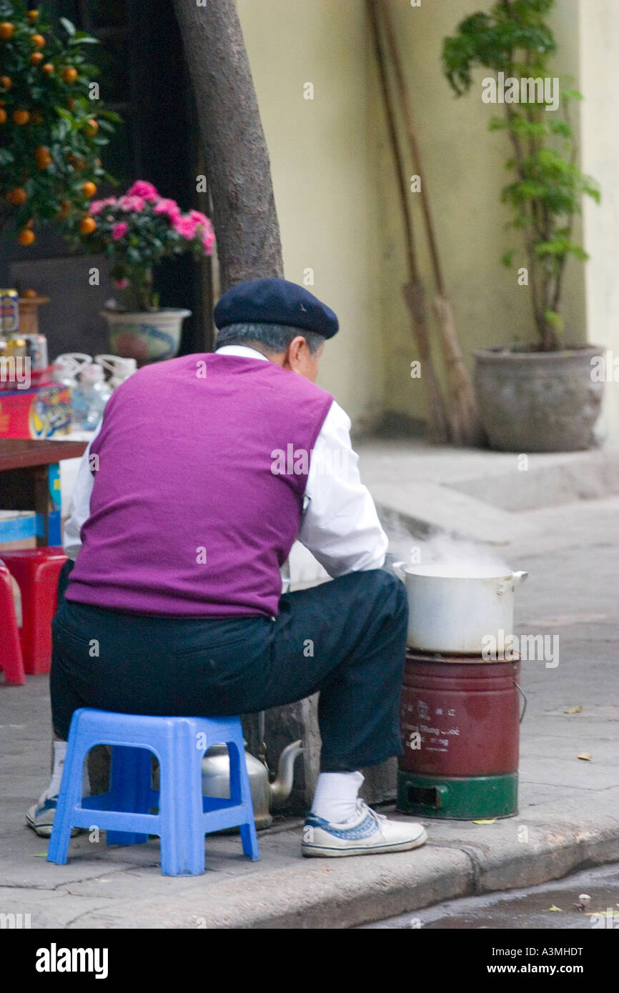Tee preparation in Hanoi Olt Quarter - Vietnam Stock Photo - Alamy