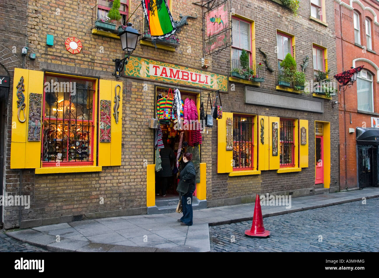 In the street of Dublin City - Temple Bar Area Stock Photo - Alamy