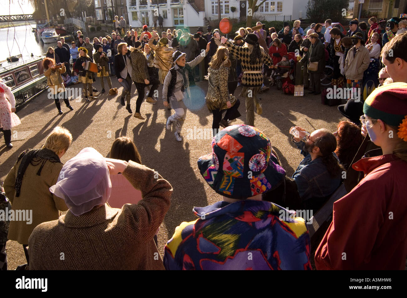 Moris dance hi-res stock photography and images - Alamy