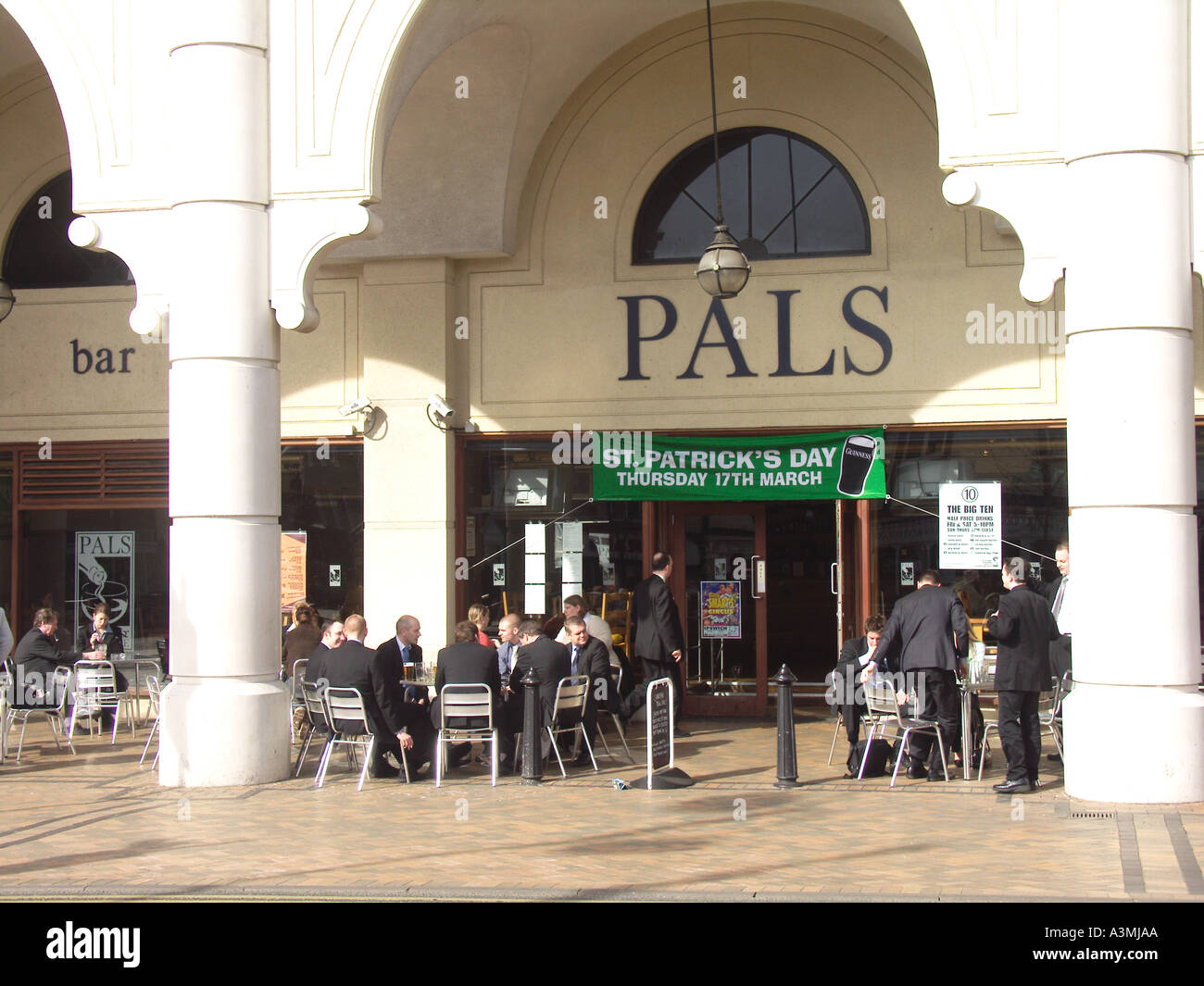 Meet pals hi-res stock photography and images - Alamy