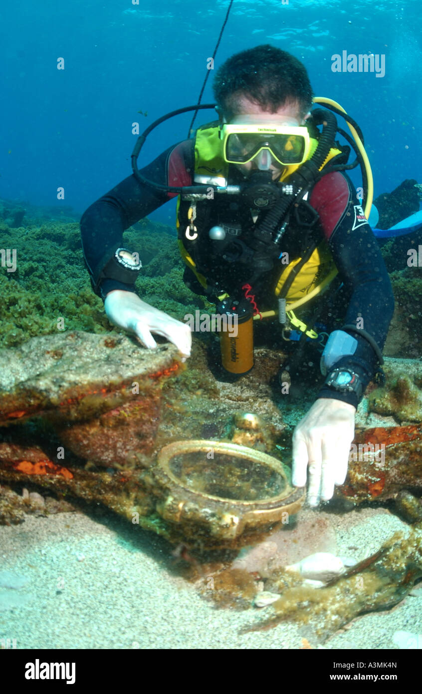 diver on Cornwallis wreck. Pitcarn Island Stock Photo - Alamy