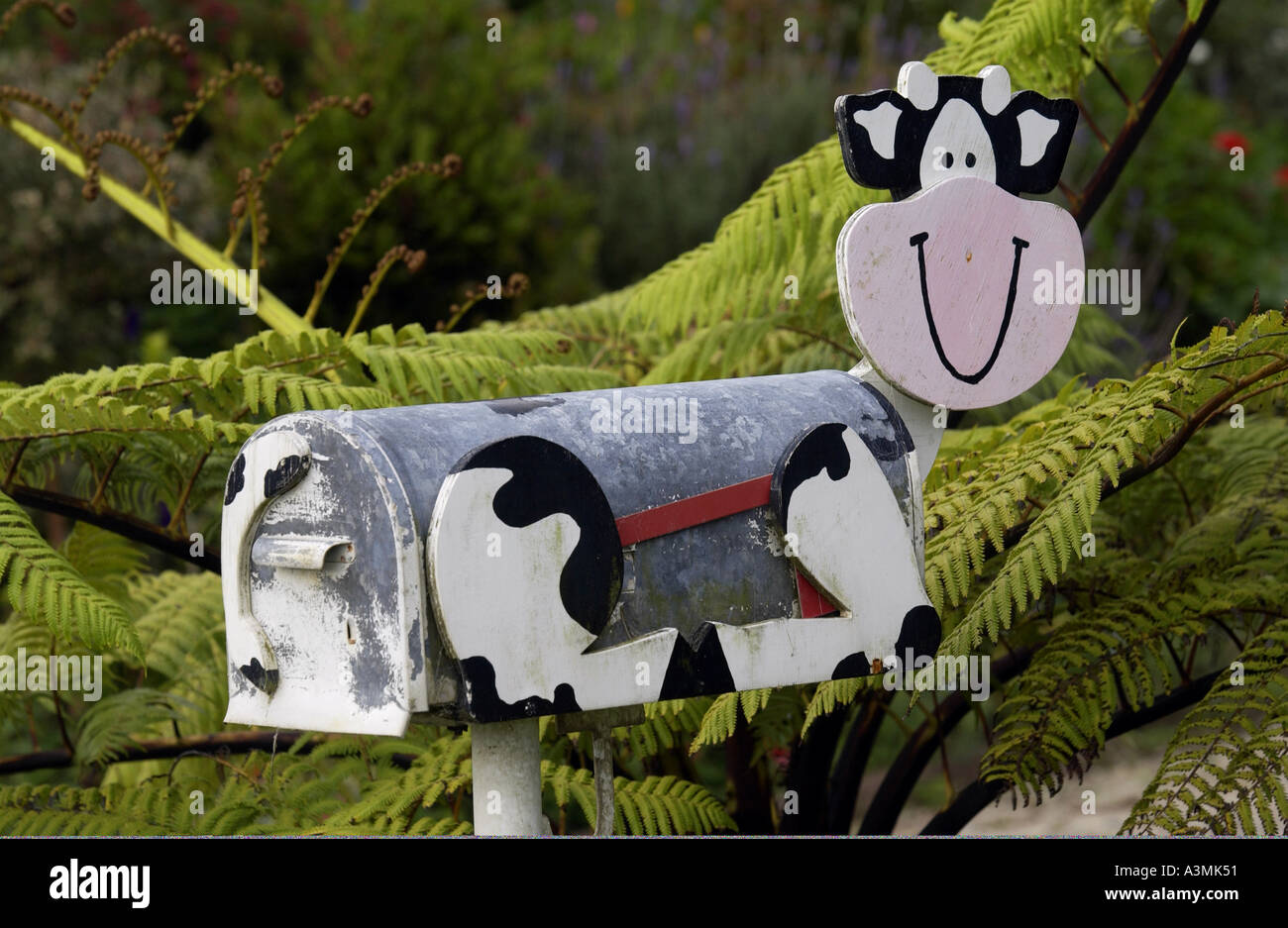 Cow mailbox hi-res stock photography and images - Alamy