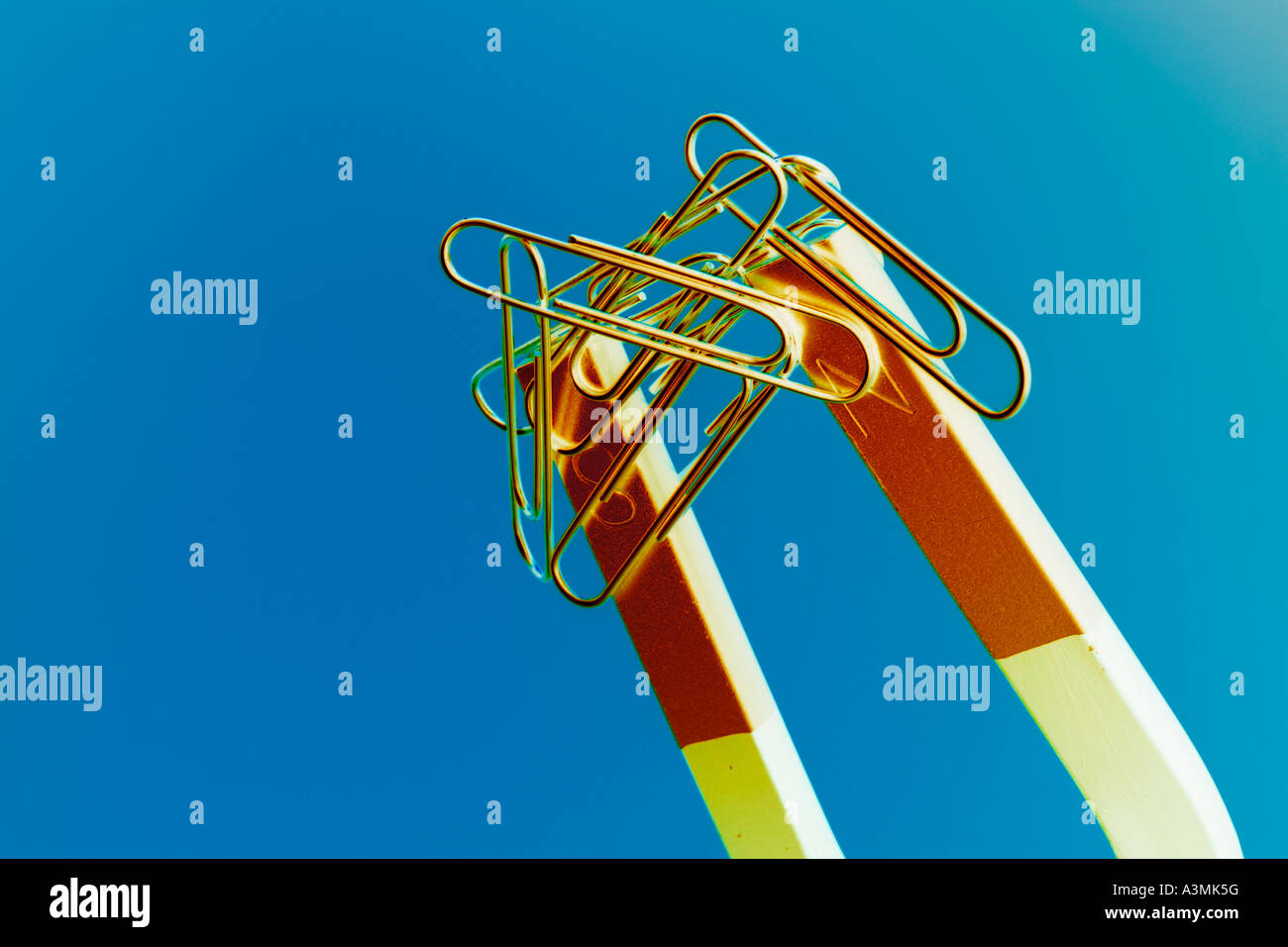 Magnet paperclips hi-res stock photography and images - Alamy