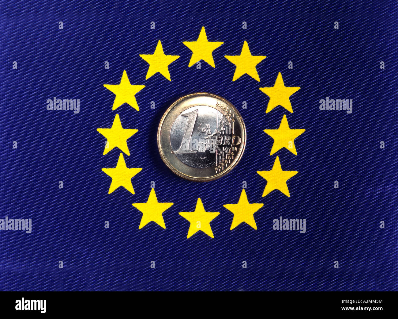 1 EURO COIN WITH EUROPE 12 STARS SIGN Stock Photo - Alamy