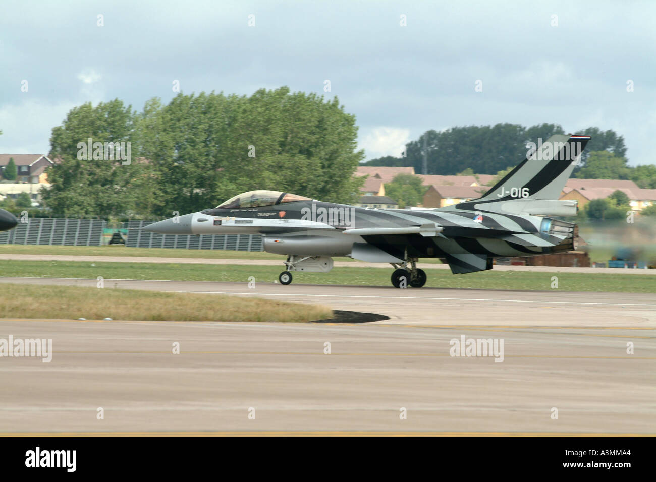 Falcon aircraft hi-res stock photography and images - Alamy