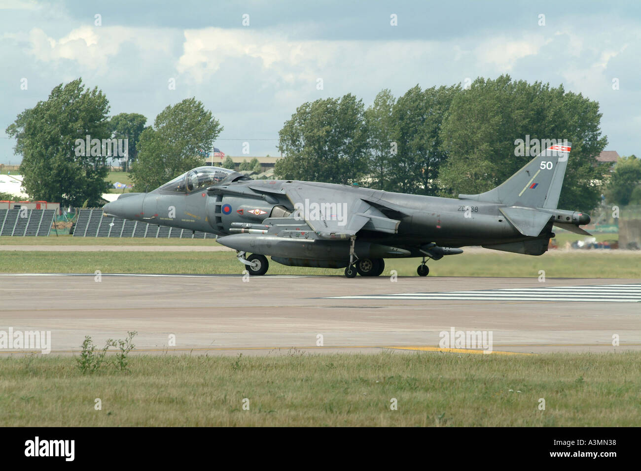 Harrier aircraft hi-res stock photography and images - Alamy