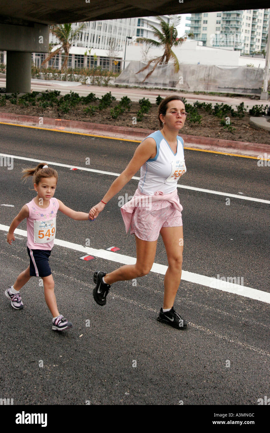 Homeless family child us hi-res stock photography and images - Alamy