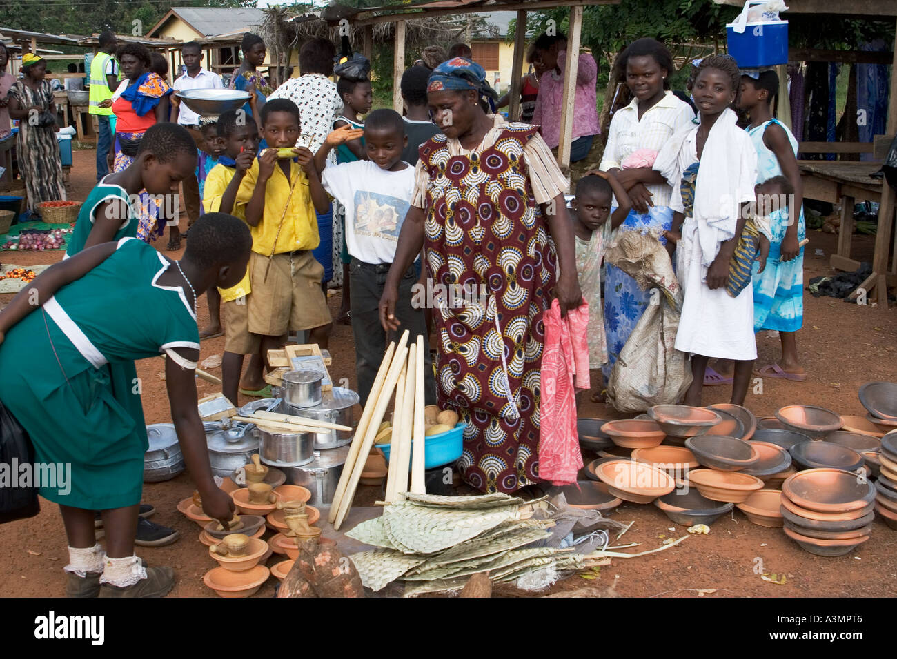 Local people buying and selling in street market, Western Ghana Stock ...
