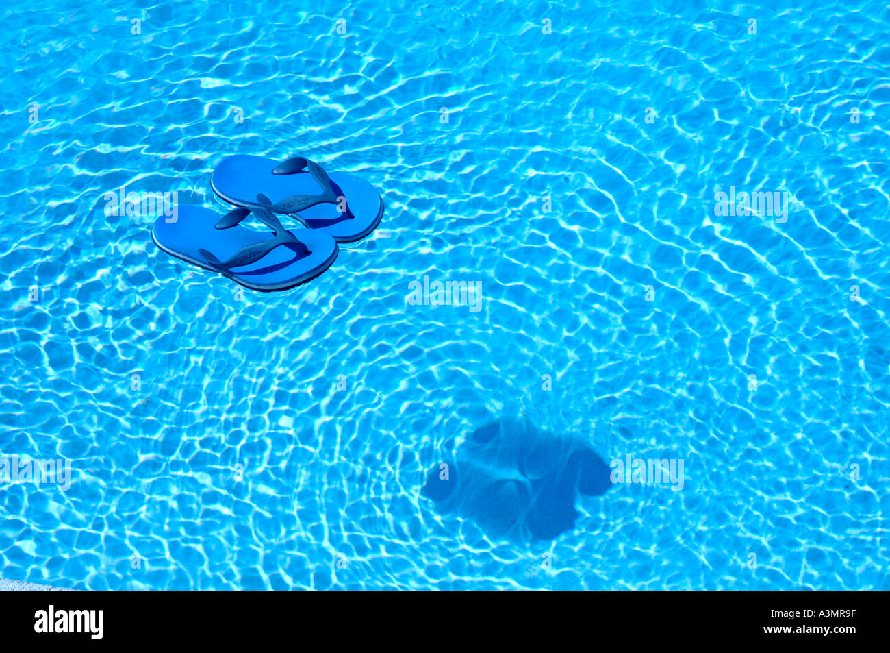 sandals floating in pool Stock Photo - Alamy