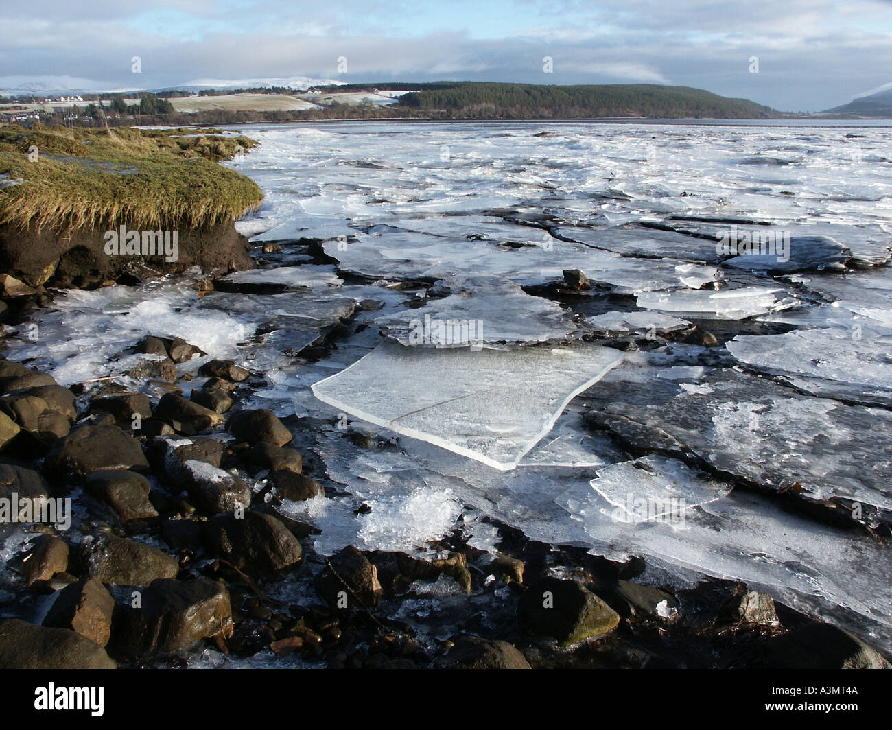 Broken ice sheets hi-res stock photography and images - Alamy