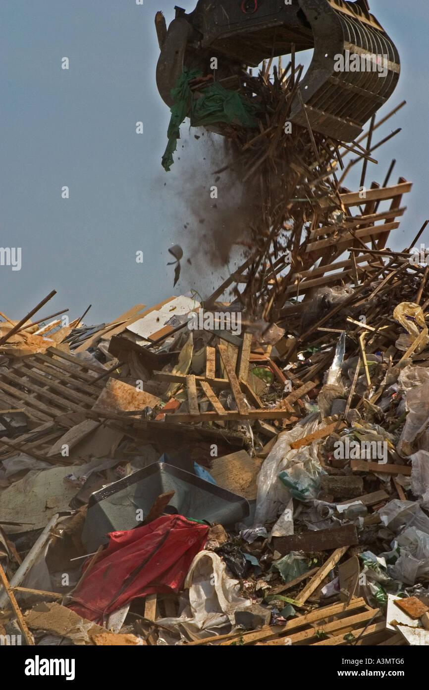 Sorting building construction waste at a skip materials recovery ...