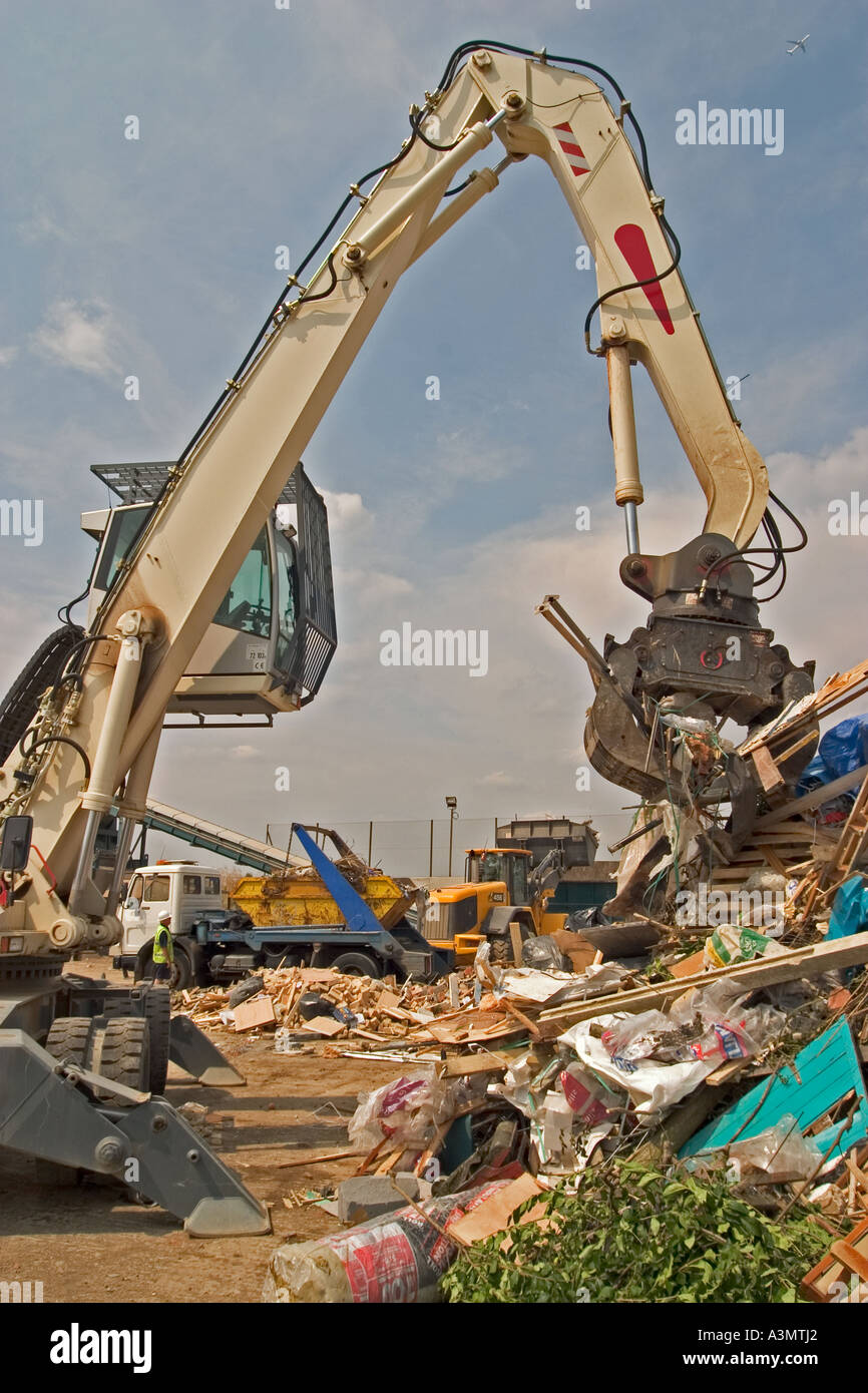 Sorting building construction waste at a skip materials recovery ...