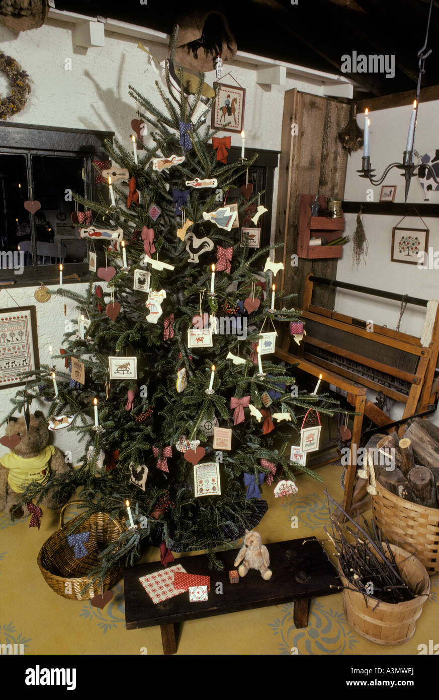 early american craft room tree ornaments teddy bear Stock Photo - Alamy