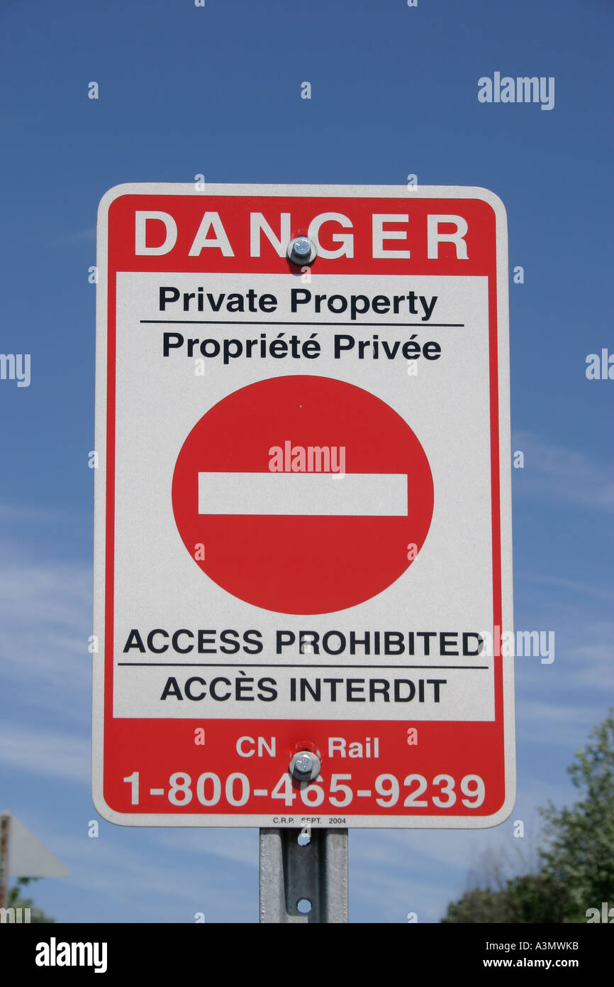 Danger Rail road sign bilingual Stock Photo - Alamy