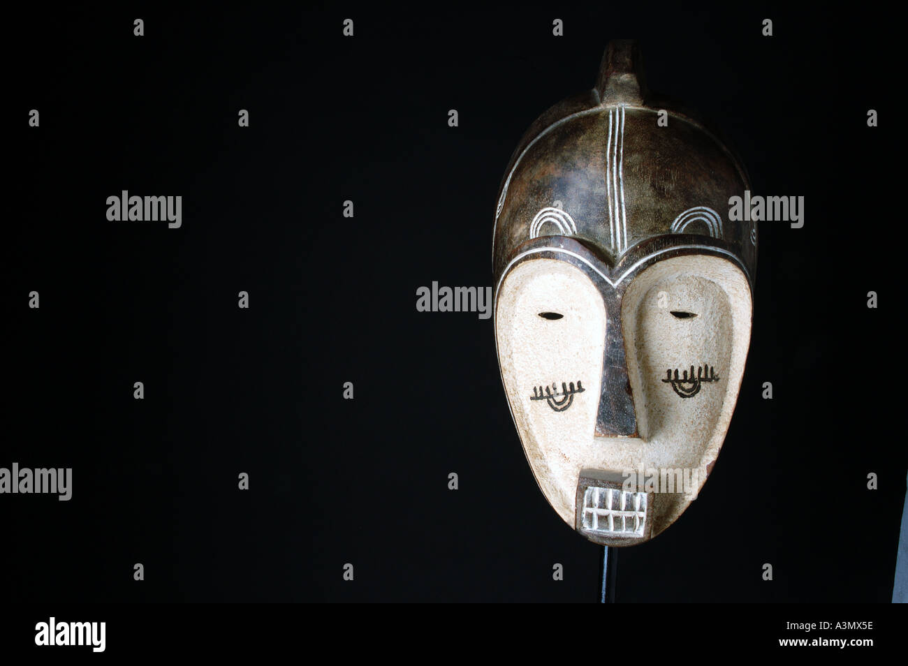 White fang tribe mask west africa dsca 0865 Stock Photo - Alamy