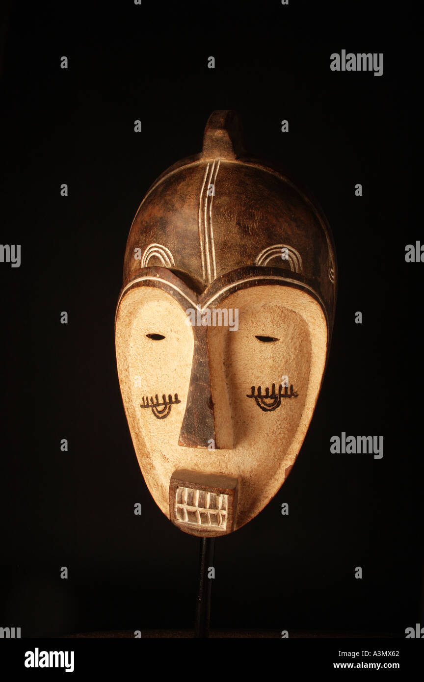 White fang tribe mask west africa dsca 0867 Stock Photo - Alamy