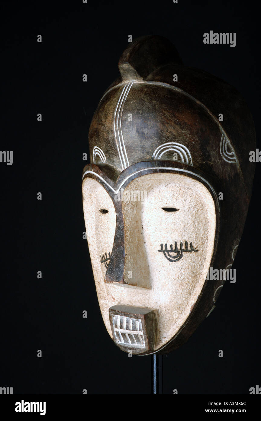 Fang tribe hi-res stock photography and images - Alamy